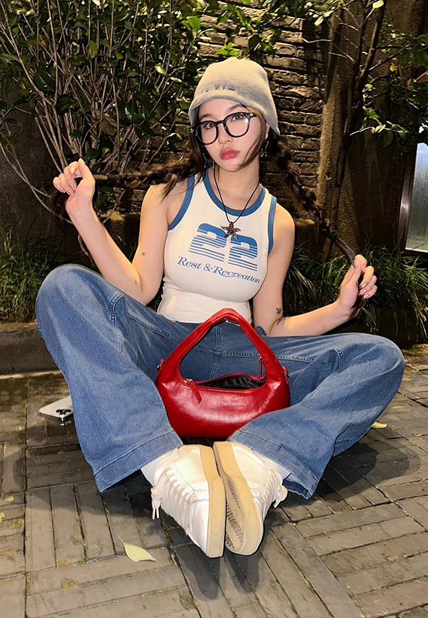 iris adamsone เปิดวาร์ปนางแบบสุดฮอต พริตตี้สาวสวยแซ่บ สุดเซ็กซี่